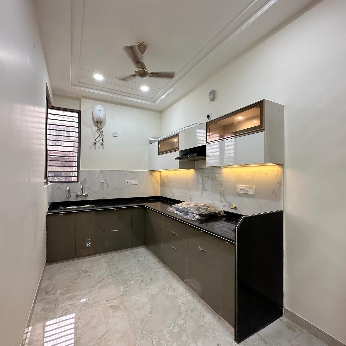 White Elegance Simple False Ceiling Design for Kitchen