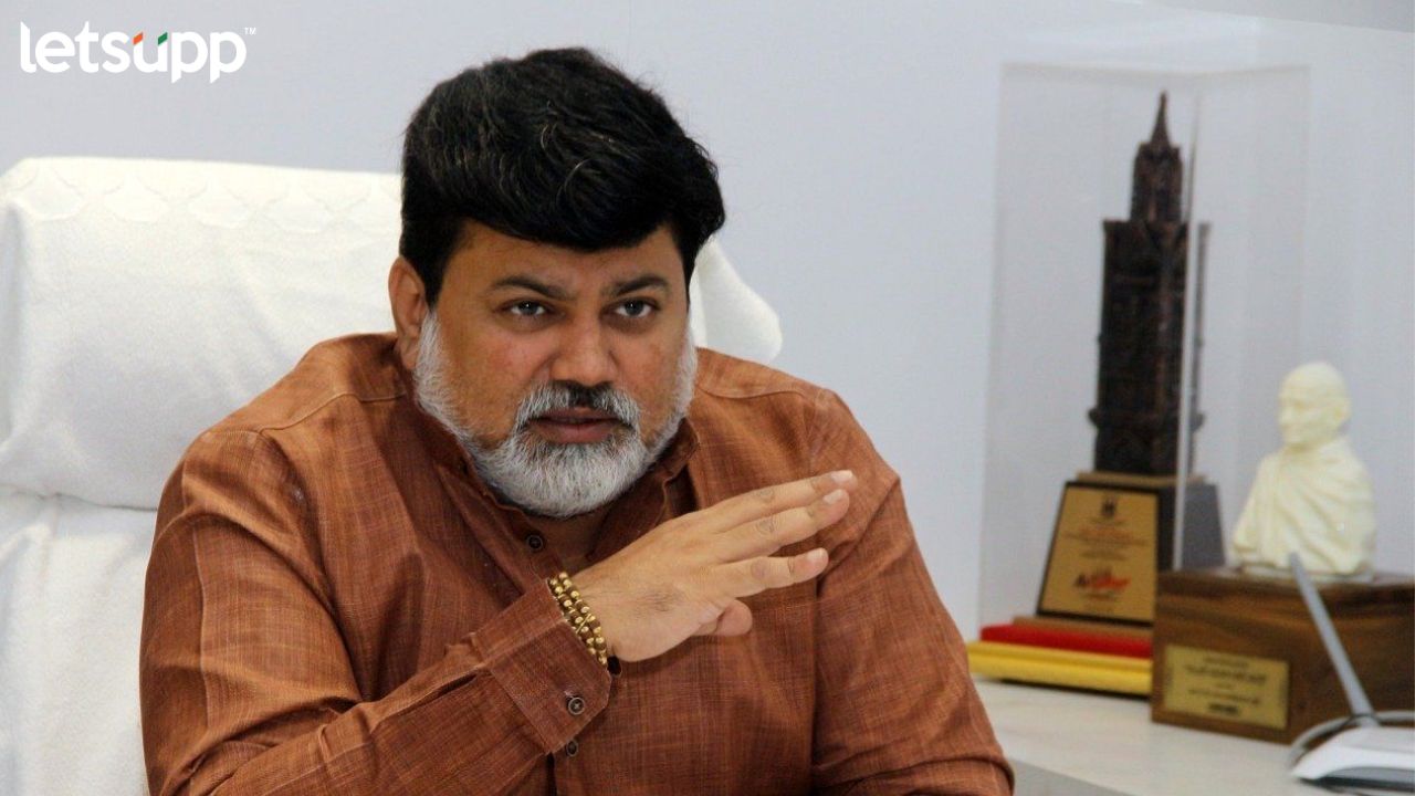 व्यवसायावरुन टीका म्हणजे हीन दर्जाचं राजकारण, राऊतांच्या टीकेवर उदय ...