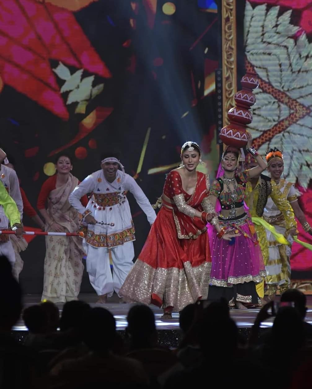 ओपनिंग सेरेमनी में सलमान खान, रणवीर सिंह, श्रद्धा कपूर समेत कई सेलेब्स ने किया धमाकेदार डांस ...