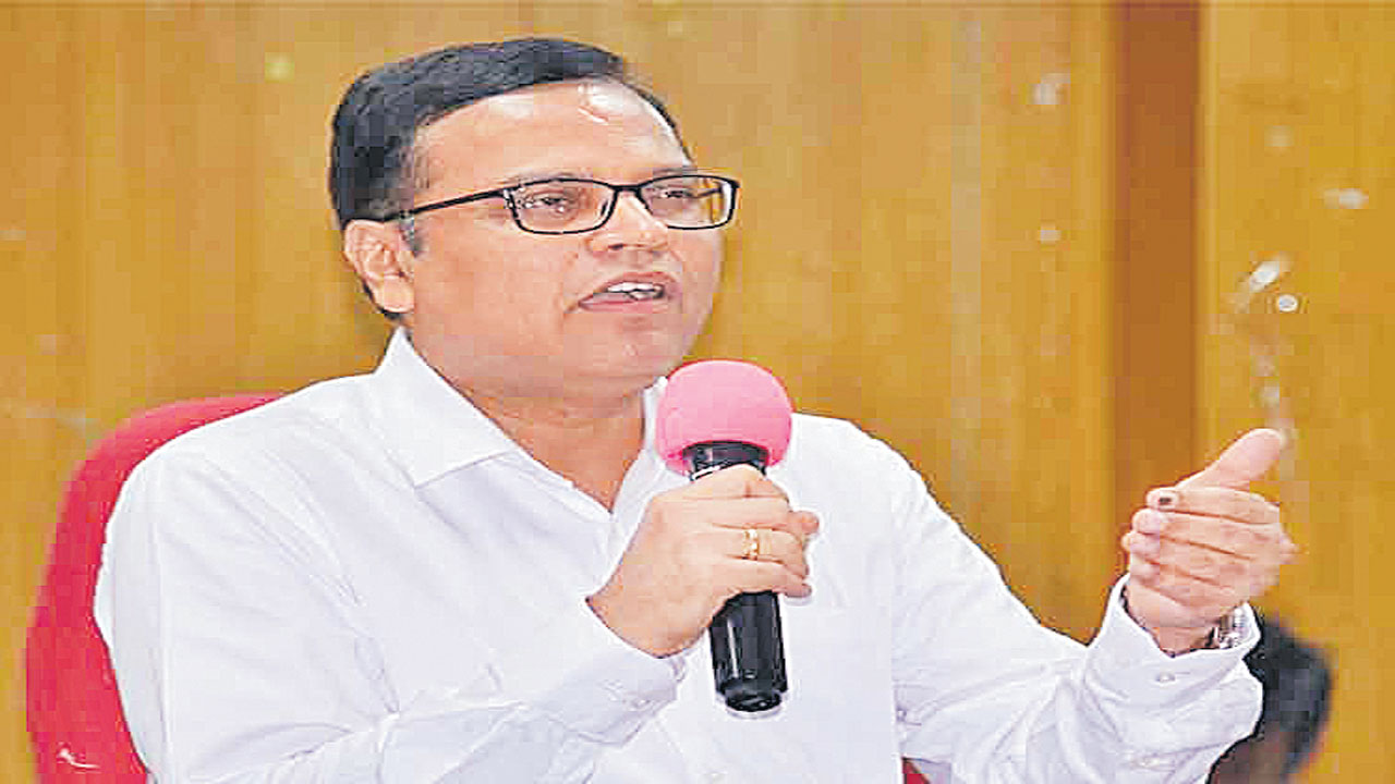 తెలంగాణ కొత్త సీఎస్ గా ఆర్కే నియామకం..! | rk appointed as new cs of ...