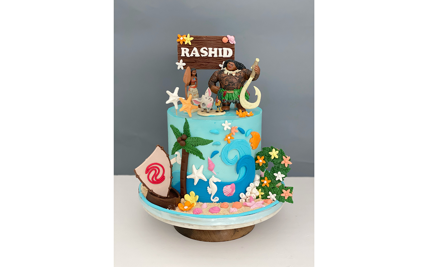 Book Mona Themed Cake @ AED 625 - Hafla UAE