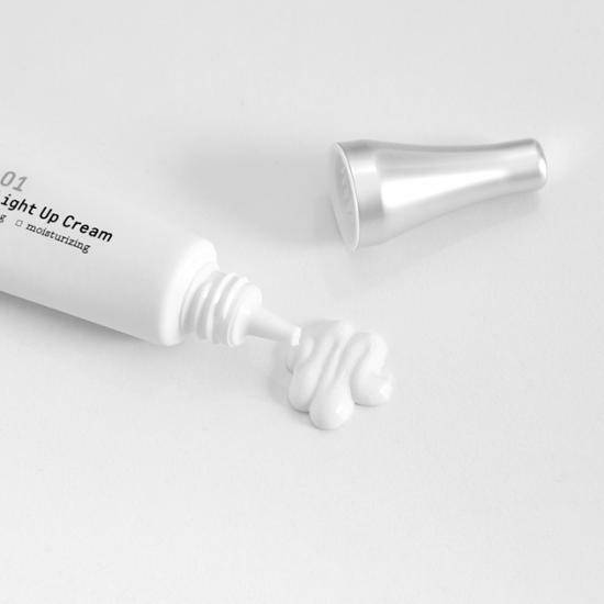 WH-01 Inner Light Up Cream 15g - maccaron